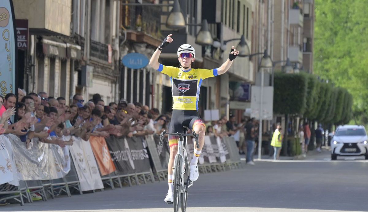 Benjamín Noval repite victoria en la Vuelta a la Montaña Central