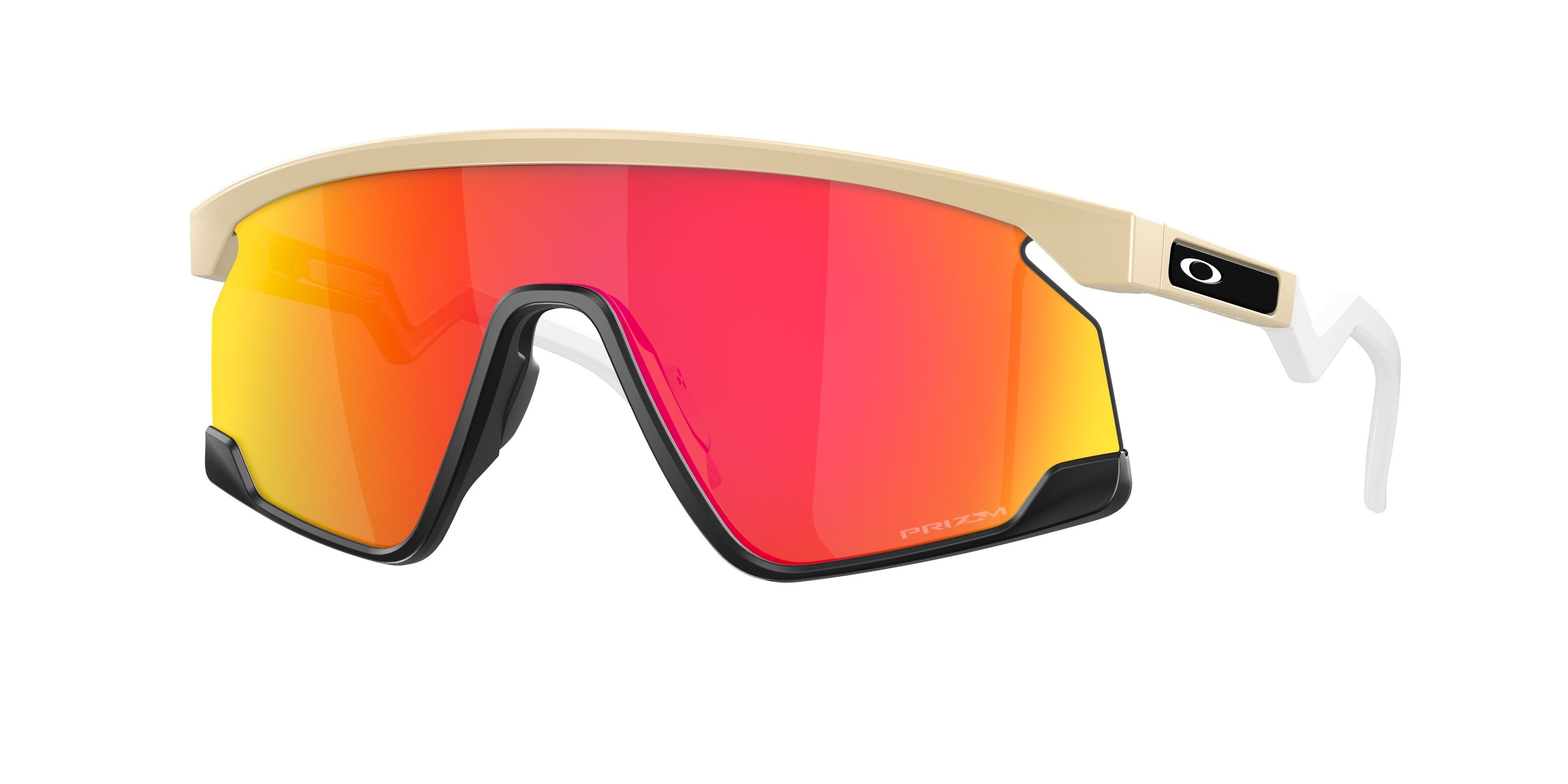 Oakley lanza su lente BXTR que une deporte y cultura