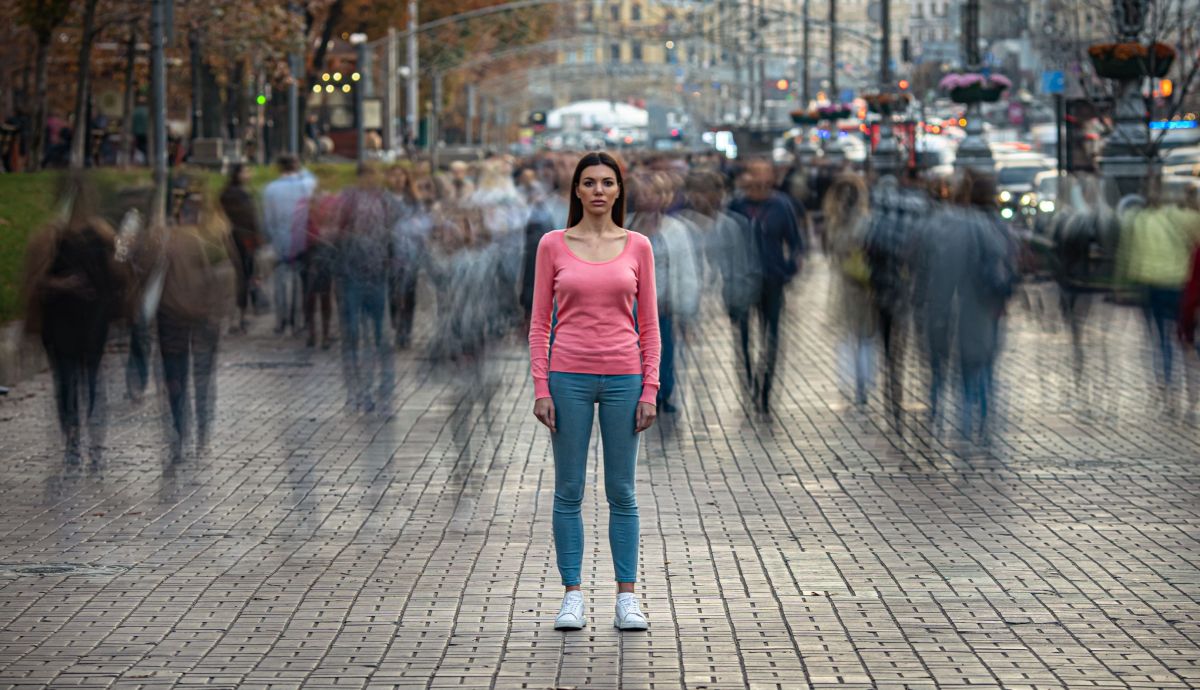 Aumenta la soledad emocional, sentirse solo aún estando r...